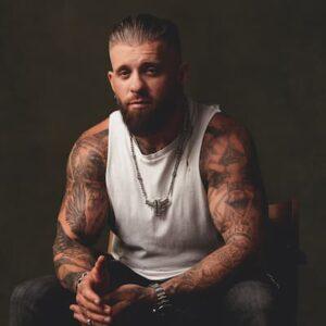 Brantley Gilbert Bio, Wiki, Age, Height, Family, Wife, Tickets, Tour ...