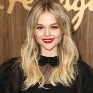Emily Alyn Lind Bio, Wiki, Age, Height, Parents, Sister, Dating ...
