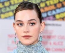 Victoria Pedretti Bio, Wiki, Age, Boyfriend, Net Worth and The Haunting ...