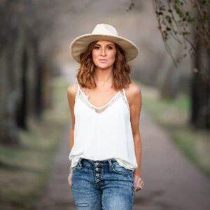 Sarah Miller (Marriage or Mortgage) Bio, Wiki, Age, Family, Husband ...