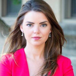 Elizabeth Matthews Bio, Wiki, Age, Husband, FOX 32, & Net Worth | The ...