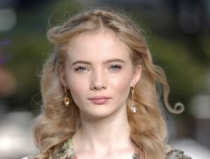 Freya Allan Bio, Wiki, Height, Family, Husband, The Witcher, and Net ...