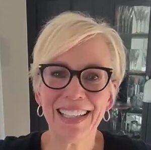 Diane Larson Bio, Wiki, Age, WTVG TV, Salary, and Net Worth | The Famous Info