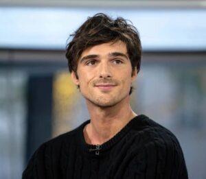 Jacob Elordi Bio, Wiki, Height, Family, Girlfriend/Dating, The Kissing ...