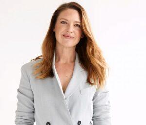 Anna Torv Bio, Wiki, Age, Height, Family, Husband, Fringe, Mindhunter ...